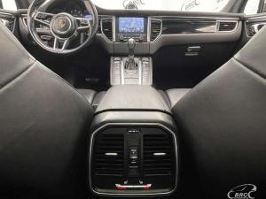 Grey Porsche Macan 2017 in Vilnius, with an engine capacity of 1.98 L and mileage of 167 thousand km for 23900 €, photo 16 on AUTOMOTO.COM.LV