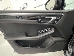 Grey Porsche Macan 2017 in Vilnius, with an engine capacity of 1.98 L and mileage of 167 thousand km for 23900 €, photo 23 on AUTOMOTO.COM.LV