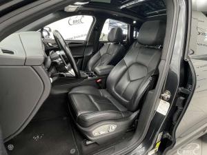 Grey Porsche Macan 2017 in Vilnius, with an engine capacity of 1.98 L and mileage of 167 thousand km for 23900 €, photo 26 on AUTOMOTO.COM.LV