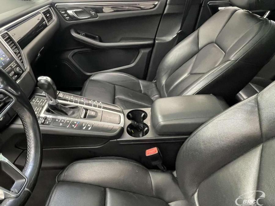 Grey Porsche Macan 2017 in Vilnius, with an engine capacity of 1.98 L and mileage of 167 thousand km for 23900 €, photo 27 on AUTOMOTO.COM.LV