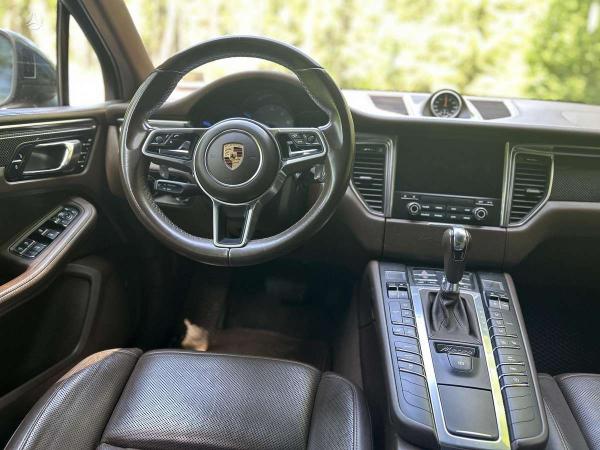 Pelēks Porsche Macan 2017 Alīta, ar dzinēja tilpumu 3.00 L un nobraukumu 192 tūkst. km par 20000 €, foto 1 vietnē AUTOMOTO.COM.LV