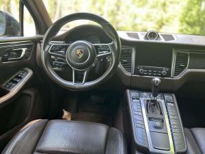 Pelēks Porsche Macan 2017 Alīta, ar dzinēja tilpumu 3.00 L un nobraukumu 192 tūkst. km par 20000 €, foto  vietnē AUTOMOTO.COM.LV