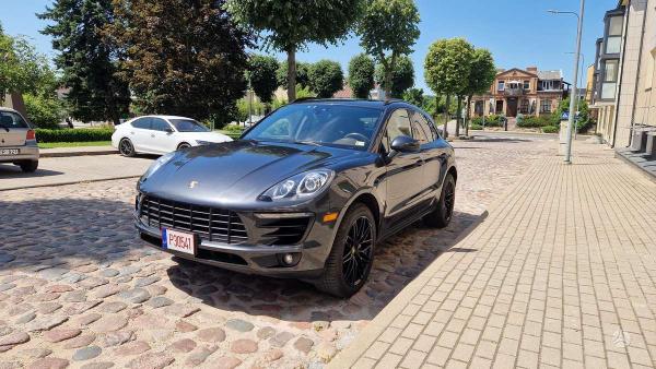 Grey Porsche Macan 2017 in Alytus, with an engine capacity of 3.00 L and mileage of 192 thousand km for 20000 €, photo 3 on AUTOMOTO.COM.LV