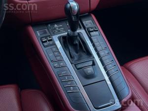Grey Porsche Macan 2017 in Riga, with an engine capacity of 3.00 L and mileage of 196 thousand km for 26990 €, photo 10 on AUTOMOTO.COM.LV
