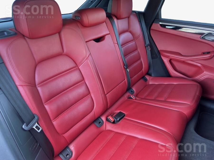 Grey Porsche Macan 2017 in Riga, with an engine capacity of 3.00 L and mileage of 196 thousand km for 26990 €, photo 13 on AUTOMOTO.COM.LV