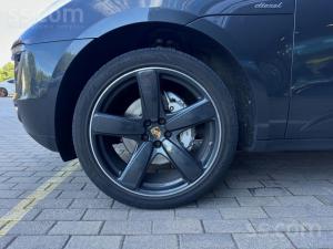 Grey Porsche Macan 2017 in Riga, with an engine capacity of 3.00 L and mileage of 196 thousand km for 26990 €, photo 20 on AUTOMOTO.COM.LV