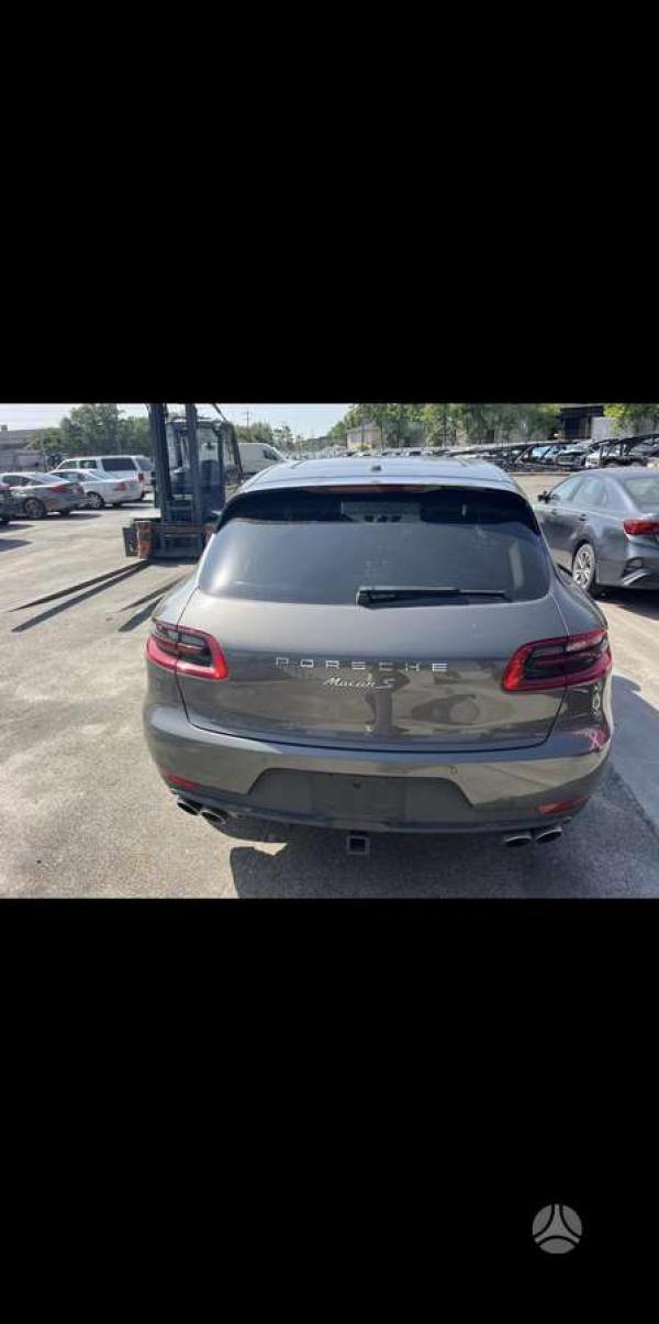 Grey Porsche Macan 2017 in Siauliai, with an engine capacity of 3.00 L and mileage of 155 thousand km for 11999 €, photo 4 on AUTOMOTO.COM.LV