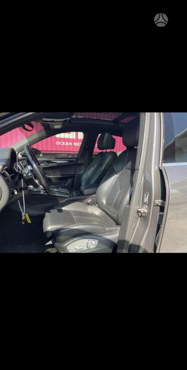 Grey Porsche Macan 2017 in Siauliai, with an engine capacity of 3.00 L and mileage of 155 thousand km for 11999 €, photo 10 on AUTOMOTO.COM.LV