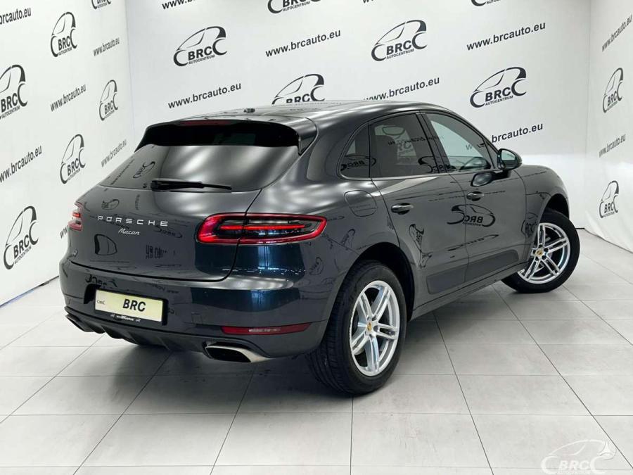 Grey Porsche Macan 2017 in Vilnius, with an engine capacity of 1.98 L and mileage of 174 thousand km for 22900 €, photo 4 on AUTOMOTO.COM.LV