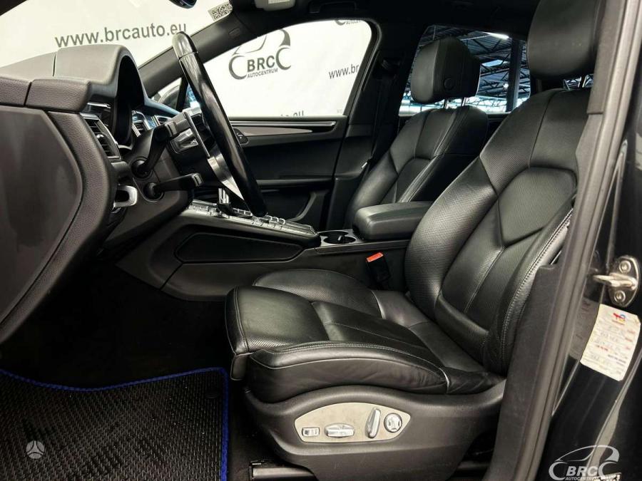 Grey Porsche Macan 2017 in Vilnius, with an engine capacity of 1.98 L and mileage of 174 thousand km for 22900 €, photo 6 on AUTOMOTO.COM.LV