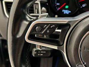 Grey Porsche Macan 2017 in Vilnius, with an engine capacity of 1.98 L and mileage of 174 thousand km for 22900 €, photo 14 on AUTOMOTO.COM.LV
