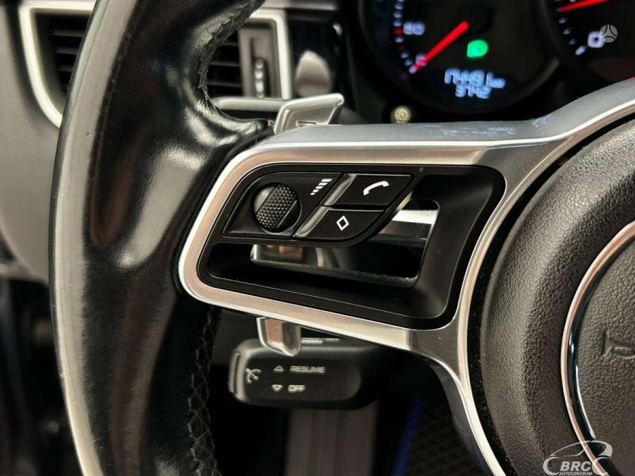 Grey Porsche Macan 2017 in Vilnius, with an engine capacity of 1.98 L and mileage of 174 thousand km for 22900 €, photo 14 on AUTOMOTO.COM.LV