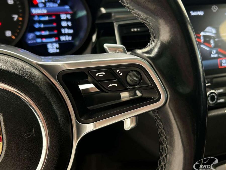 Grey Porsche Macan 2017 in Vilnius, with an engine capacity of 1.98 L and mileage of 174 thousand km for 22900 €, photo 15 on AUTOMOTO.COM.LV