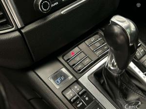 Grey Porsche Macan 2017 in Vilnius, with an engine capacity of 1.98 L and mileage of 174 thousand km for 22900 €, photo 21 on AUTOMOTO.COM.LV