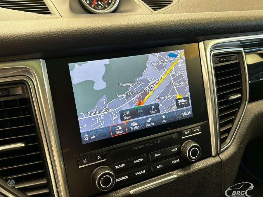 Grey Porsche Macan 2017 in Vilnius, with an engine capacity of 1.98 L and mileage of 174 thousand km for 22900 €, photo 23 on AUTOMOTO.COM.LV