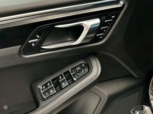 Grey Porsche Macan 2017 in Vilnius, with an engine capacity of 1.98 L and mileage of 174 thousand km for 22900 €, photo 26 on AUTOMOTO.COM.LV