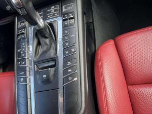 Pelēks Porsche Macan 2017 Kauņa, ar dzinēja tilpumu 3.00 L un nobraukumu 149 tūkst. km par 9900 €, foto 28 vietnē AUTOMOTO.COM.LV