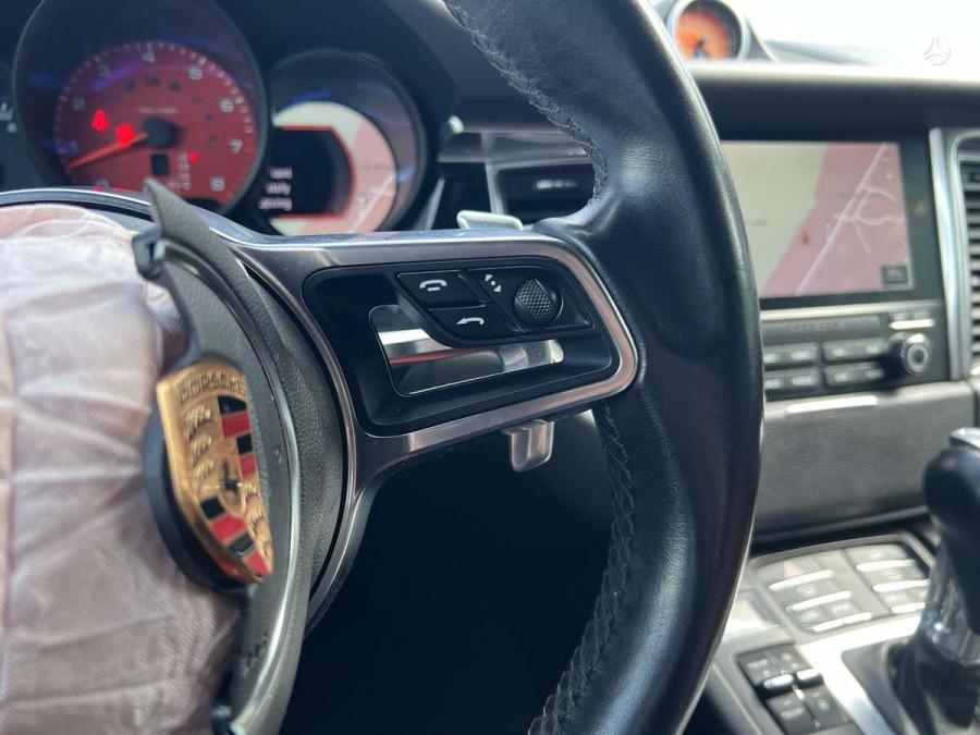 Pelēks Porsche Macan 2017 Kauņa, ar dzinēja tilpumu 3.00 L un nobraukumu 149 tūkst. km par 9900 €, foto 33 vietnē AUTOMOTO.COM.LV