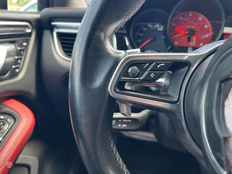 Pelēks Porsche Macan 2017 Kauņa, ar dzinēja tilpumu 3.00 L un nobraukumu 149 tūkst. km par 9900 €, foto 34 vietnē AUTOMOTO.COM.LV