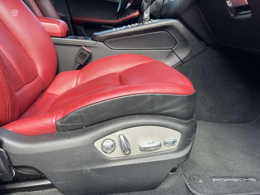 Pelēks Porsche Macan 2017 Kauņa, ar dzinēja tilpumu 3.00 L un nobraukumu 149 tūkst. km par 9900 €, foto 40 vietnē AUTOMOTO.COM.LV