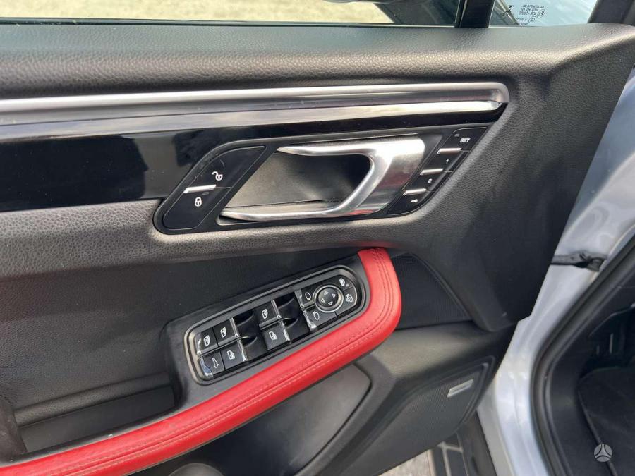 Pelēks Porsche Macan 2017 Kauņa, ar dzinēja tilpumu 3.00 L un nobraukumu 149 tūkst. km par 9900 €, foto 41 vietnē AUTOMOTO.COM.LV