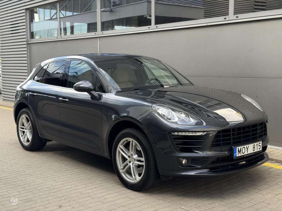 Grey Porsche Macan 2017 in Vilnius, with an engine capacity of 1.98 L and mileage of 141 thousand km for 22900 €, photo 3 on AUTOMOTO.COM.LV