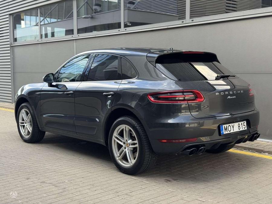 Grey Porsche Macan 2017 in Vilnius, with an engine capacity of 1.98 L and mileage of 141 thousand km for 22900 €, photo 5 on AUTOMOTO.COM.LV