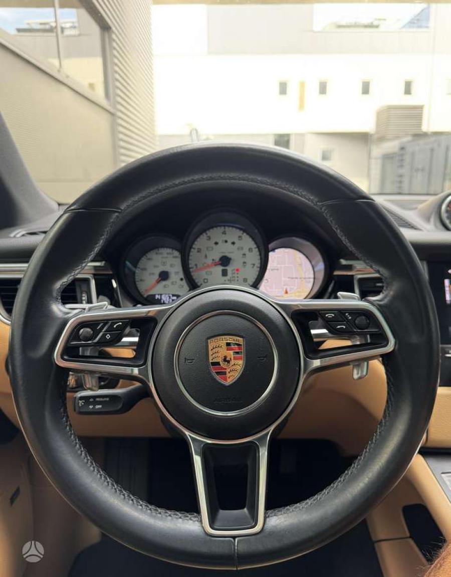 Grey Porsche Macan 2017 in Vilnius, with an engine capacity of 1.98 L and mileage of 141 thousand km for 22900 €, photo 16 on AUTOMOTO.COM.LV