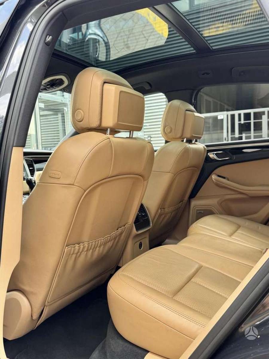 Grey Porsche Macan 2017 in Vilnius, with an engine capacity of 1.98 L and mileage of 141 thousand km for 22900 €, photo 22 on AUTOMOTO.COM.LV
