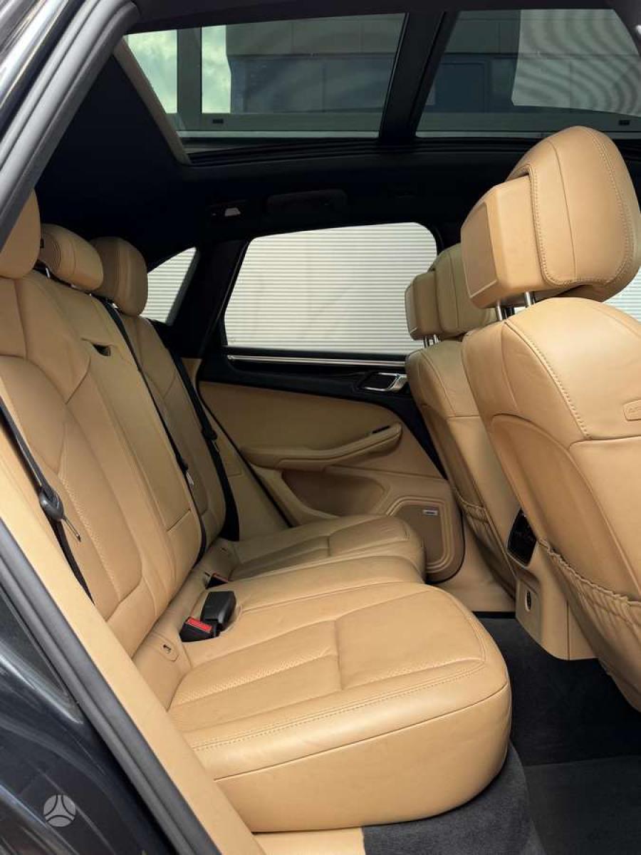Grey Porsche Macan 2017 in Vilnius, with an engine capacity of 1.98 L and mileage of 141 thousand km for 22900 €, photo 23 on AUTOMOTO.COM.LV
