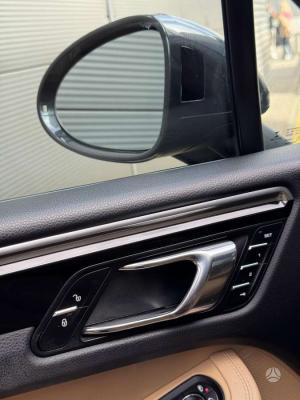 Grey Porsche Macan 2017 in Vilnius, with an engine capacity of 1.98 L and mileage of 141 thousand km for 22900 €, photo 25 on AUTOMOTO.COM.LV