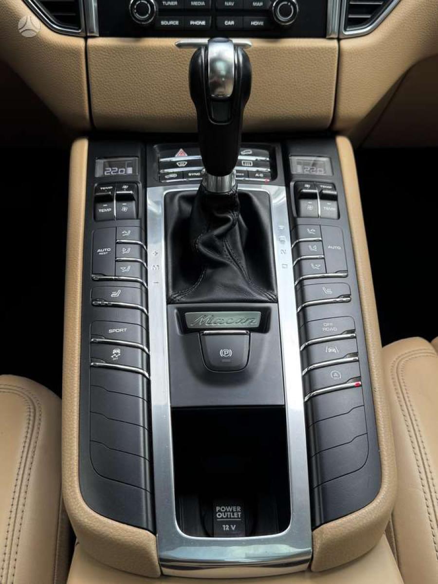 Grey Porsche Macan 2017 in Vilnius, with an engine capacity of 1.98 L and mileage of 141 thousand km for 22900 €, photo 27 on AUTOMOTO.COM.LV