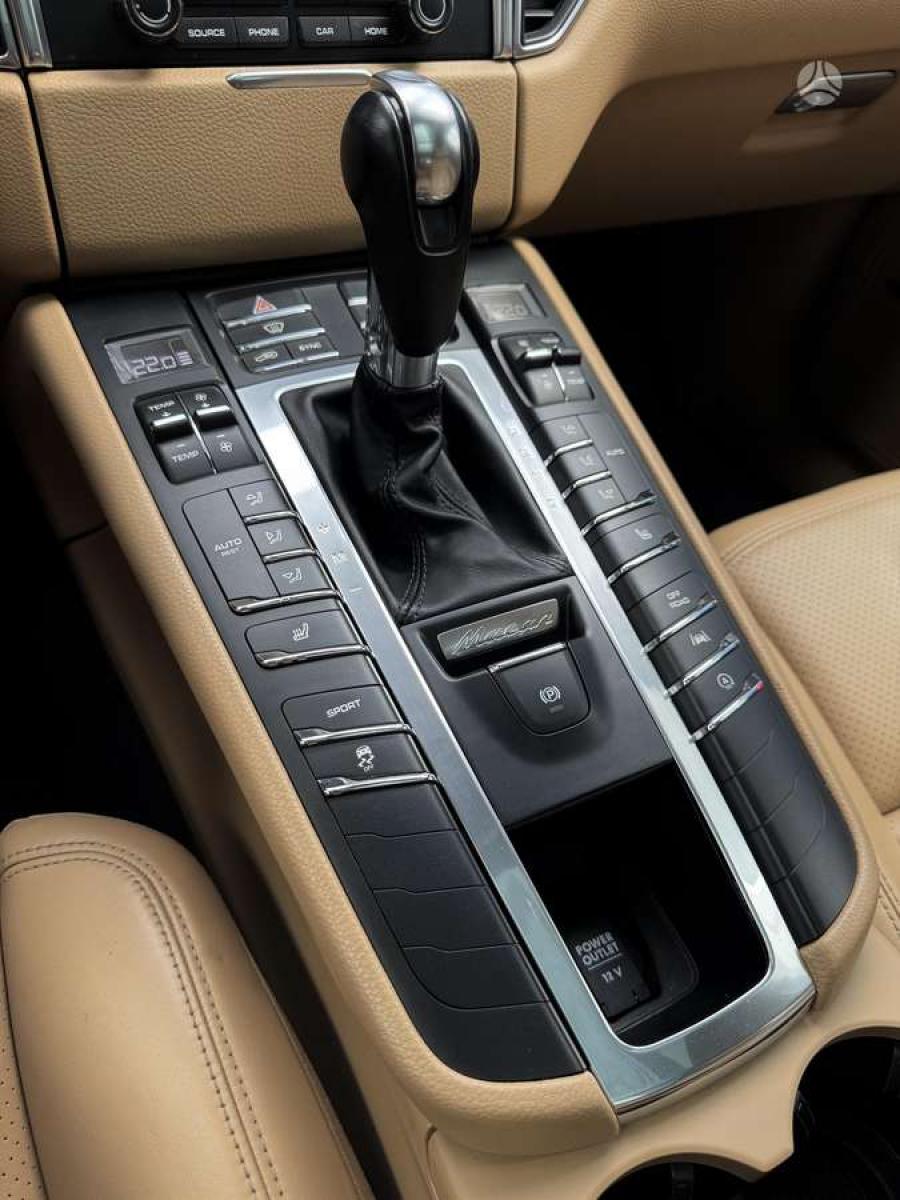 Grey Porsche Macan 2017 in Vilnius, with an engine capacity of 1.98 L and mileage of 141 thousand km for 22900 €, photo 28 on AUTOMOTO.COM.LV