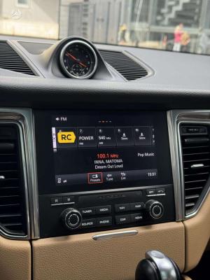 Grey Porsche Macan 2017 in Vilnius, with an engine capacity of 1.98 L and mileage of 141 thousand km for 22900 €, photo 29 on AUTOMOTO.COM.LV