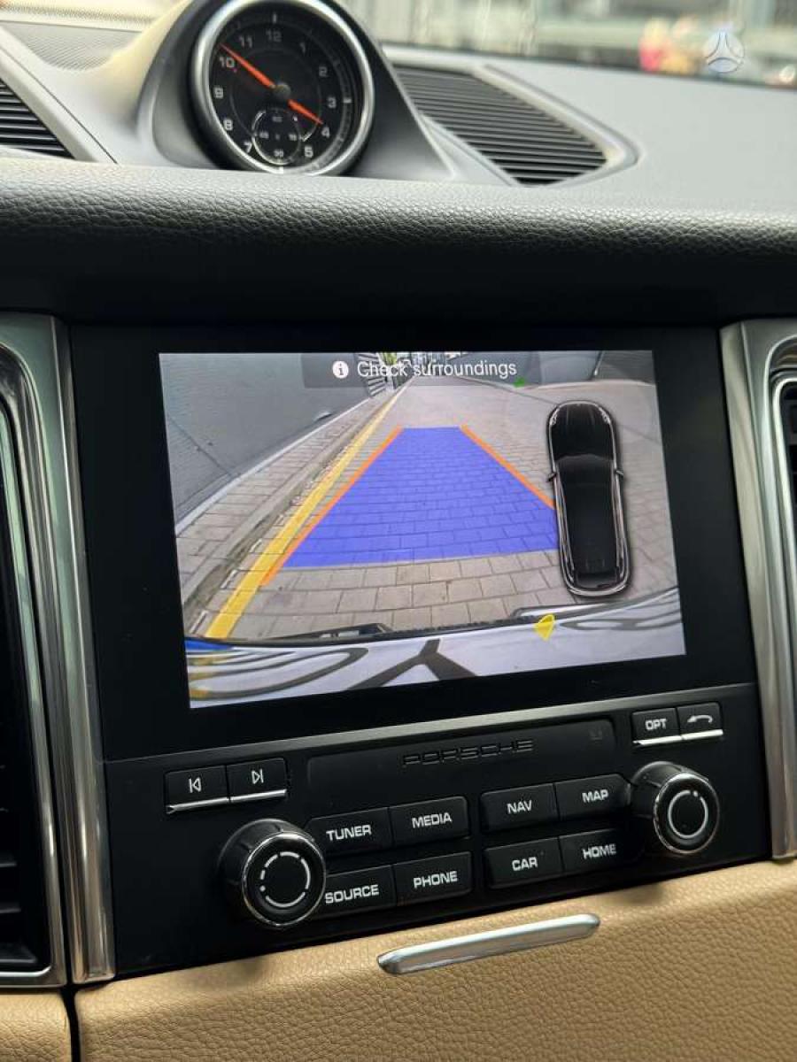 Grey Porsche Macan 2017 in Vilnius, with an engine capacity of 1.98 L and mileage of 141 thousand km for 22900 €, photo 30 on AUTOMOTO.COM.LV
