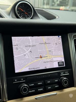 Grey Porsche Macan 2017 in Vilnius, with an engine capacity of 1.98 L and mileage of 141 thousand km for 22900 €, photo 31 on AUTOMOTO.COM.LV