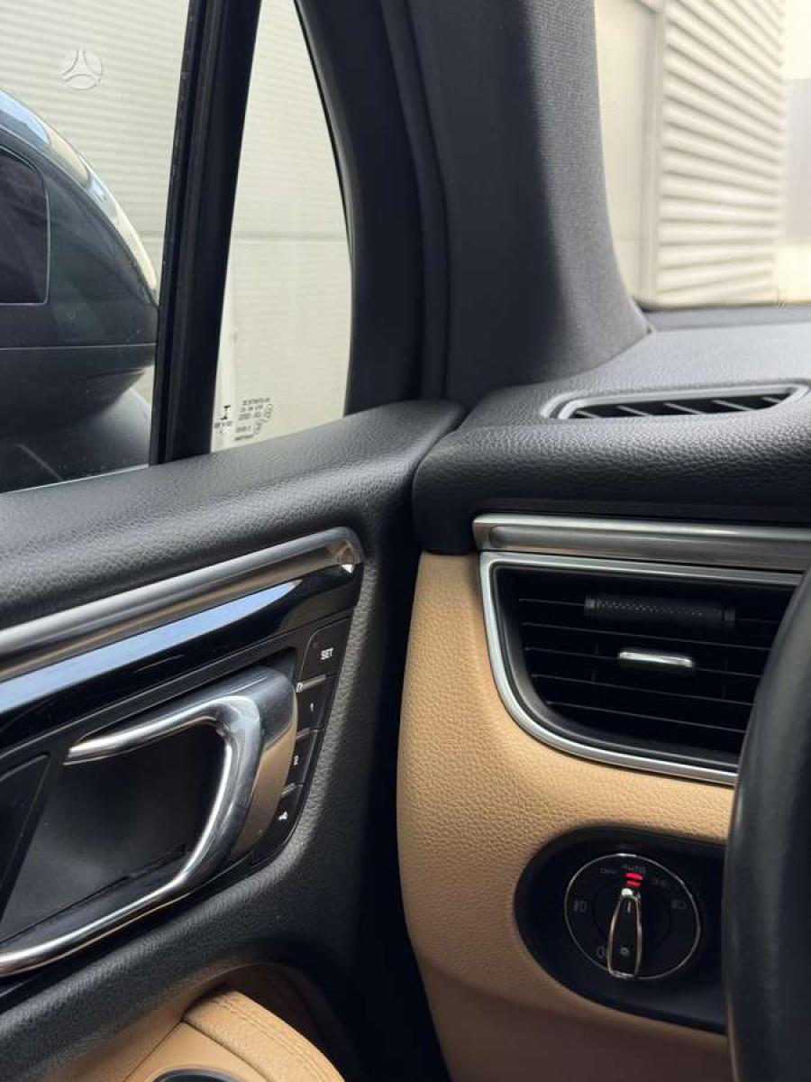 Grey Porsche Macan 2017 in Vilnius, with an engine capacity of 1.98 L and mileage of 141 thousand km for 22900 €, photo 36 on AUTOMOTO.COM.LV