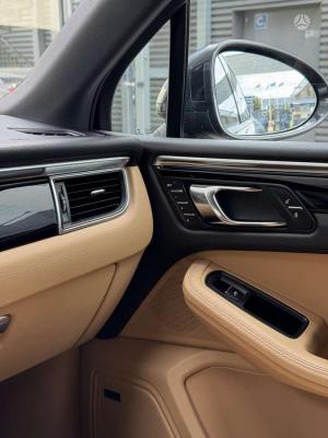 Grey Porsche Macan 2017 in Vilnius, with an engine capacity of 1.98 L and mileage of 141 thousand km for 22900 €, photo 37 on AUTOMOTO.COM.LV
