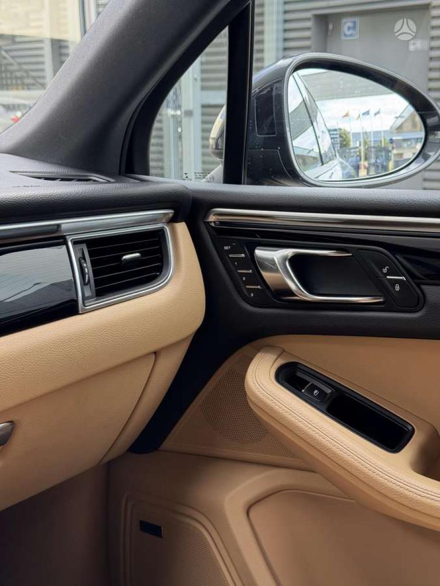 Grey Porsche Macan 2017 in Vilnius, with an engine capacity of 1.98 L and mileage of 141 thousand km for 22900 €, photo 37 on AUTOMOTO.COM.LV