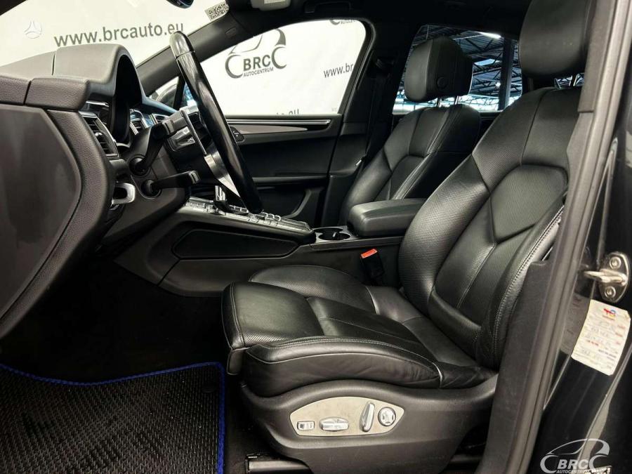 Grey Porsche Macan 2017 in Vilnius, with an engine capacity of 1.98 L and mileage of 174 thousand km for 21500 €, photo 6 on AUTOMOTO.COM.LV