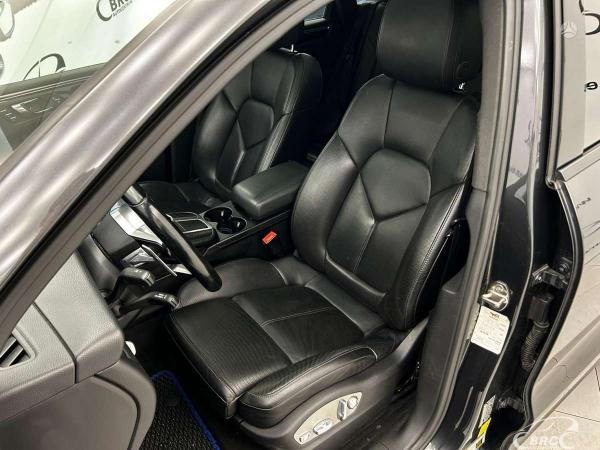 Grey Porsche Macan 2017 in Vilnius, with an engine capacity of 1.98 L and mileage of 174 thousand km for 21500 €, photo 7 on AUTOMOTO.COM.LV