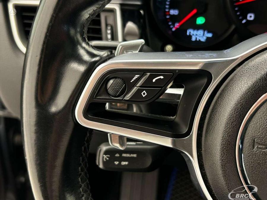 Grey Porsche Macan 2017 in Vilnius, with an engine capacity of 1.98 L and mileage of 174 thousand km for 21500 €, photo 14 on AUTOMOTO.COM.LV
