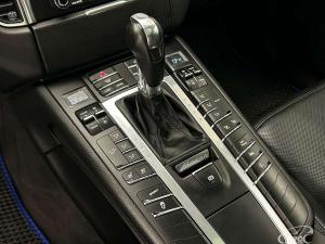 Grey Porsche Macan 2017 in Vilnius, with an engine capacity of 1.98 L and mileage of 174 thousand km for 21500 €, photo 19 on AUTOMOTO.COM.LV