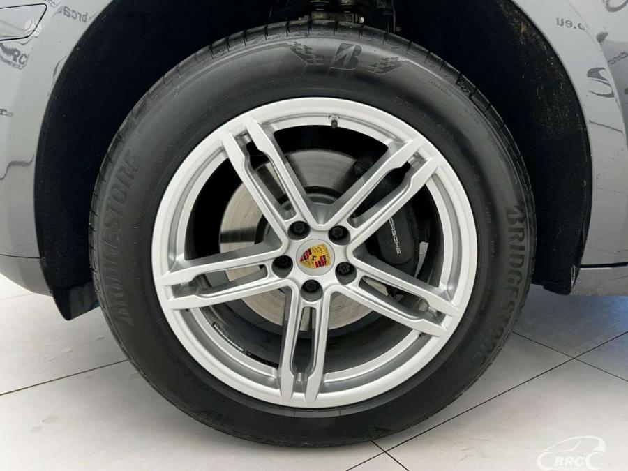 Grey Porsche Macan 2017 in Vilnius, with an engine capacity of 1.98 L and mileage of 174 thousand km for 21500 €, photo 30 on AUTOMOTO.COM.LV
