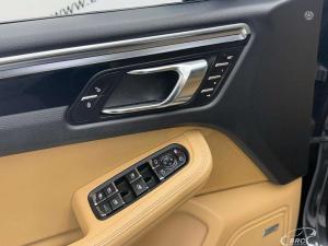 Pelēks Porsche Macan 2017 Viļņa, ar dzinēja tilpumu 3.00 L un nobraukumu 242 tūkst. km par 21000 €, foto 20 vietnē AUTOMOTO.COM.LV