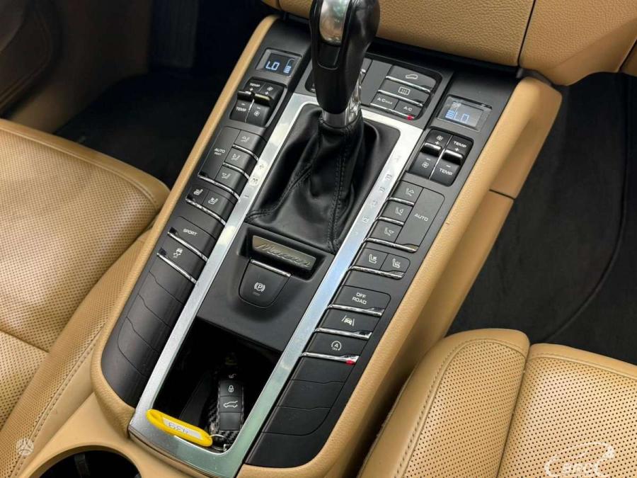 Pelēks Porsche Macan 2017 Viļņa, ar dzinēja tilpumu 3.00 L un nobraukumu 242 tūkst. km par 21000 €, foto 23 vietnē AUTOMOTO.COM.LV