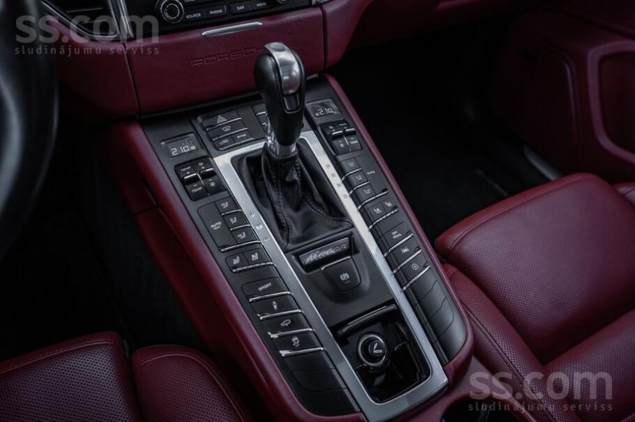 Pelēks Porsche Macan 2017 Rīga, ar dzinēja tilpumu 3.00 L un nobraukumu 198 tūkst. km par 27500 €, foto 26 vietnē AUTOMOTO.COM.LV