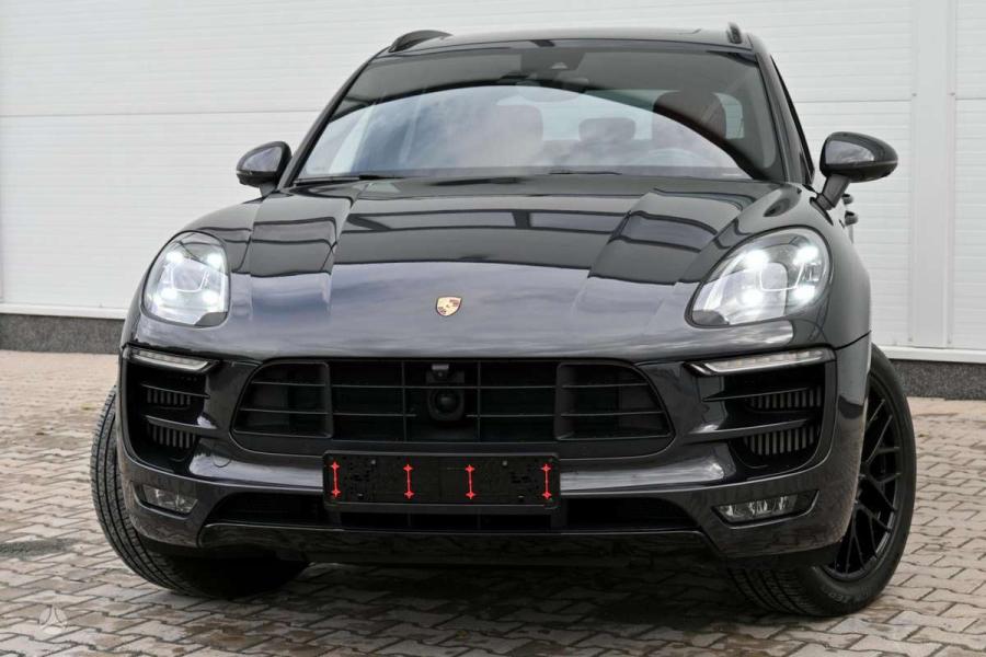 Grey Porsche Macan 2018 in Kretinga, with an engine capacity of 3.00 L and mileage of 71 thousand km for 31999 €, photo 2 on AUTOMOTO.COM.LV