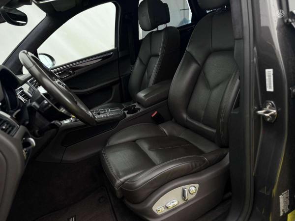 Grey Porsche Macan 2018 in Vilnius, with an engine capacity of 3.00 L and mileage of 98 thousand km for 31950 €, photo 10 on AUTOMOTO.COM.LV