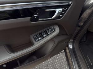 Pelēks Porsche Macan 2018 Kauņa, ar dzinēja tilpumu 2.00 L un nobraukumu 109 tūkst. km par 27999 €, foto 15 vietnē AUTOMOTO.COM.LV
